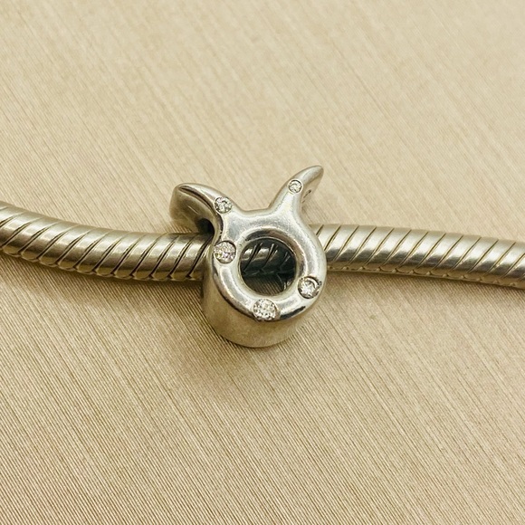 Pandora | Jewelry | Euc Pandora 79848c1 Sterling Silver Sparkling ...